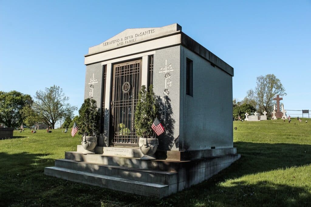 Vestibule Mausoleums | Dio & Co.
